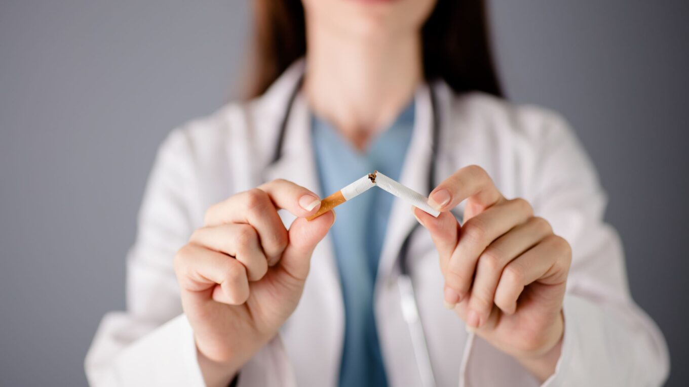 How smoking affects your skin? - Dr.Renu | Dermatologist